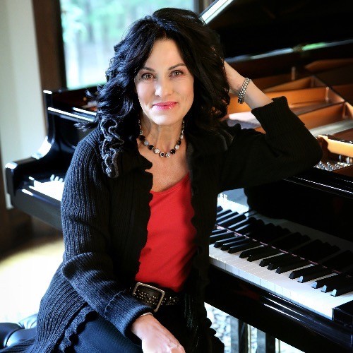 Holly Jones on Pandora | Radio, Songs & Lyrics