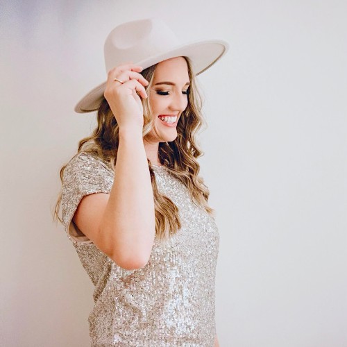 Kelly Alayna on Pandora | Radio, Songs & Lyrics