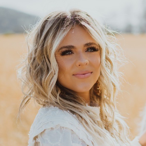 Anne Wilson on Pandora | Radio, Songs & Lyrics