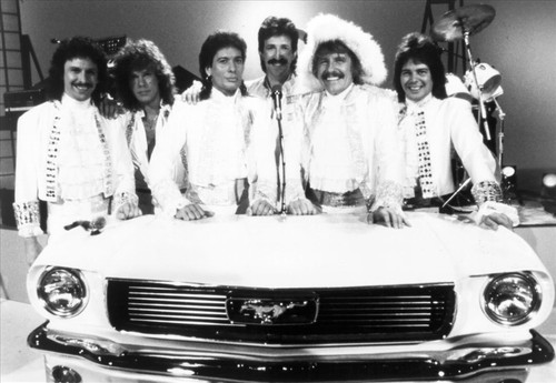 Paul Revere & The Raiders on Pandora | Radio, Songs & Lyrics