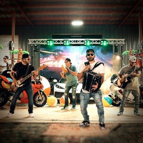 De Parranda on Pandora | Radio, Songs & Lyrics