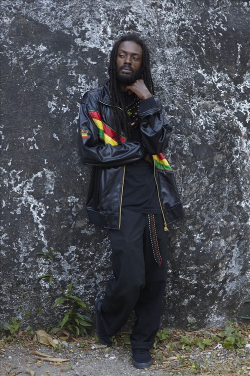 I Wayne on Pandora | Radio, Songs & Lyrics