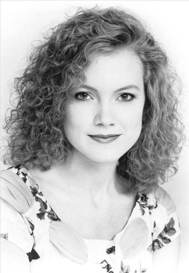 Listen to Kelly Willis | Pandora Music & Radio