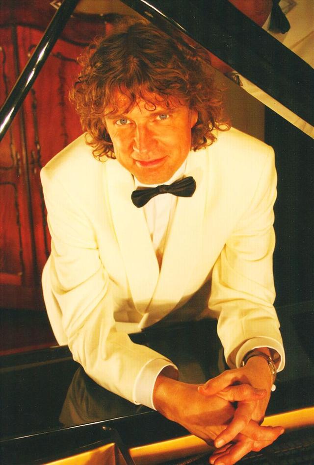 Jan Mulder on Pandora | Radio, Songs & Lyrics